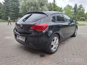 Black Opel Astra 2011 in Talsi, with an engine capacity of 1.30 L and mileage of 457 thousand km for 2650 €, photo 6 on AUTOMOTO.COM.LV