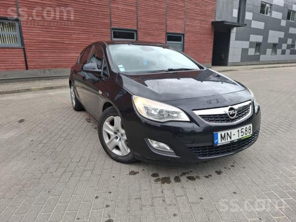 Black Opel Astra 2011 in Talsi, with an engine capacity of 1.30 L and mileage of 457 thousand km for 2650 €, photo 7 on AUTOMOTO.COM.LV