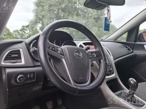 Black Opel Astra 2011 in Talsi, with an engine capacity of 1.30 L and mileage of 457 thousand km for 2650 €, photo 9 on AUTOMOTO.COM.LV