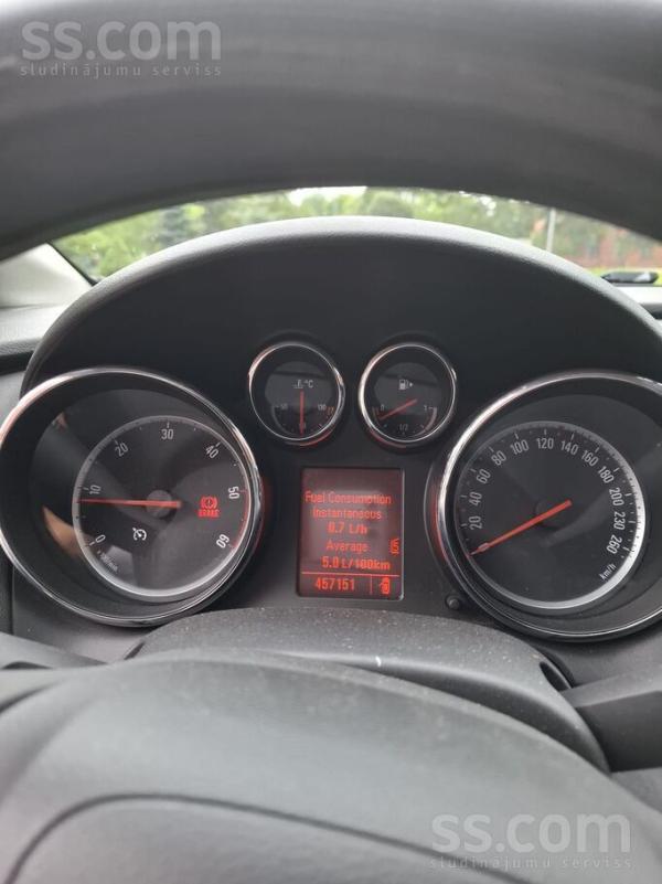 Black Opel Astra 2011 in Talsi, with an engine capacity of 1.30 L and mileage of 457 thousand km for 2650 €, photo 9 on AUTOMOTO.COM.LV