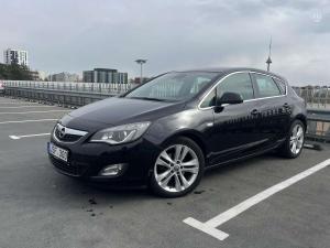 Black Opel Astra 2011 in Vilnius, with an engine capacity of 1.69 L and mileage of 226 thousand km for 3100 €, photo  on AUTOMOTO.COM.LV