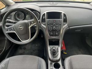 Black Opel Astra 2011 in Vilnius, with an engine capacity of 1.69 L and mileage of 226 thousand km for 3100 €, photo 8 on AUTOMOTO.COM.LV