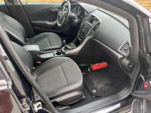 Black Opel Astra 2011 in Vilnius, with an engine capacity of 1.69 L and mileage of 226 thousand km for 3100 €, photo 10 on AUTOMOTO.COM.LV