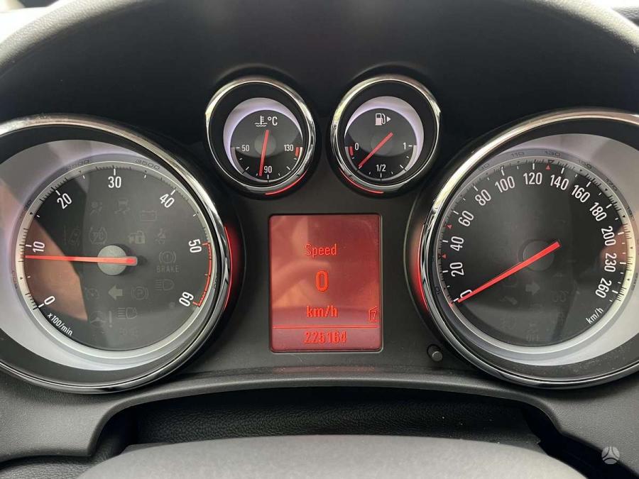 Black Opel Astra 2011 in Vilnius, with an engine capacity of 1.69 L and mileage of 226 thousand km for 3100 €, photo 12 on AUTOMOTO.COM.LV