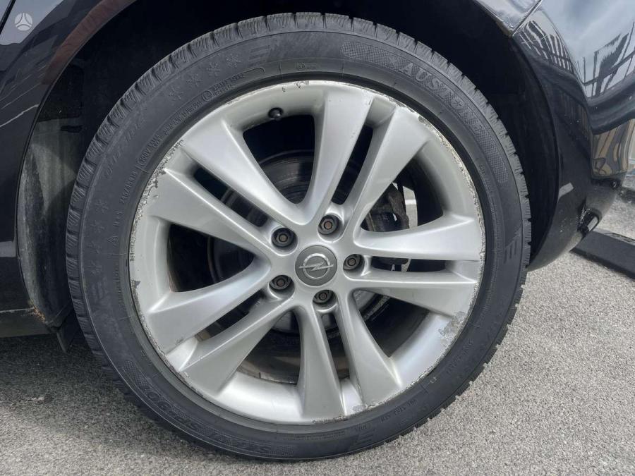 Black Opel Astra 2011 in Vilnius, with an engine capacity of 1.69 L and mileage of 226 thousand km for 3100 €, photo 13 on AUTOMOTO.COM.LV