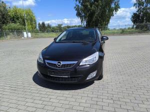 Black Opel Astra 2011 in Marijampole, with an engine capacity of 1.40 L and mileage of 185 thousand km for 2848 €, photo  on AUTOMOTO.COM.LV