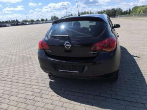 Black Opel Astra 2011 in Marijampole, with an engine capacity of 1.40 L and mileage of 185 thousand km for 2848 €, photo 5 on AUTOMOTO.COM.LV