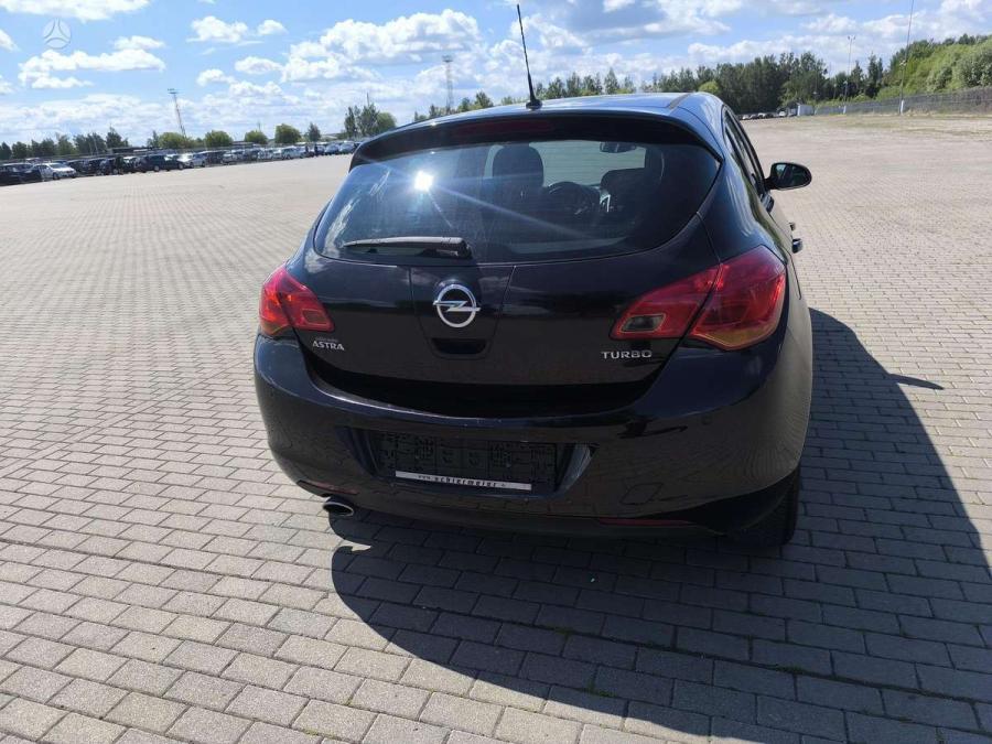 Black Opel Astra 2011 in Marijampole, with an engine capacity of 1.40 L and mileage of 185 thousand km for 2848 €, photo 5 on AUTOMOTO.COM.LV