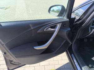 Black Opel Astra 2011 in Marijampole, with an engine capacity of 1.40 L and mileage of 185 thousand km for 2848 €, photo 8 on AUTOMOTO.COM.LV