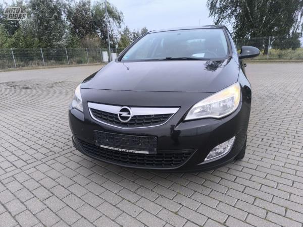 Black Opel Astra 2011 in Marijampole, with an engine capacity of 1.40 L and mileage of 185 thousand km for 2850 €, photo 1 on AUTOMOTO.COM.LV