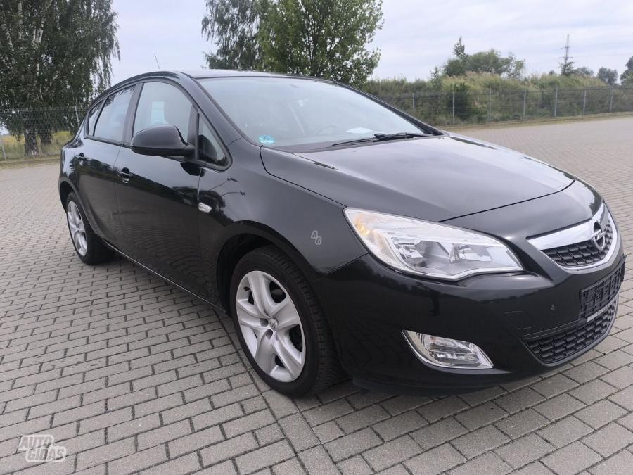 Black Opel Astra 2011 in Marijampole, with an engine capacity of 1.40 L and mileage of 185 thousand km for 2850 €, photo 3 on AUTOMOTO.COM.LV