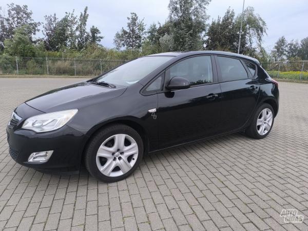 Black Opel Astra 2011 in Marijampole, with an engine capacity of 1.40 L and mileage of 185 thousand km for 2850 €, photo 4 on AUTOMOTO.COM.LV