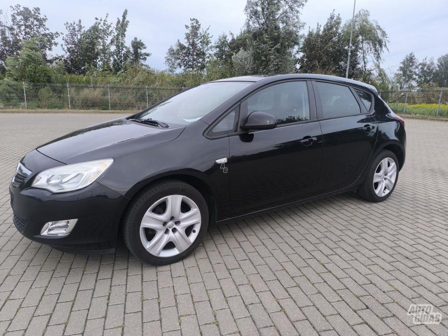 Black Opel Astra 2011 in Marijampole, with an engine capacity of 1.40 L and mileage of 185 thousand km for 2850 €, photo 4 on AUTOMOTO.COM.LV