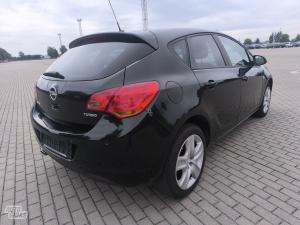 Black Opel Astra 2011 in Marijampole, with an engine capacity of 1.40 L and mileage of 185 thousand km for 2850 €, photo 5 on AUTOMOTO.COM.LV