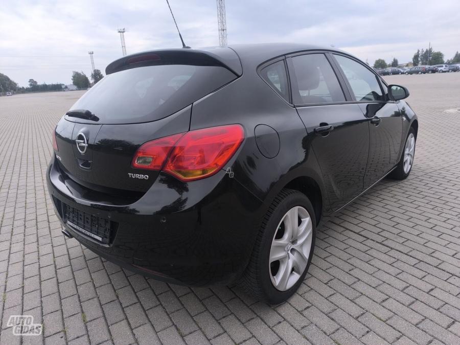 Black Opel Astra 2011 in Marijampole, with an engine capacity of 1.40 L and mileage of 185 thousand km for 2850 €, photo 5 on AUTOMOTO.COM.LV