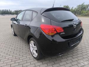Black Opel Astra 2011 in Marijampole, with an engine capacity of 1.40 L and mileage of 185 thousand km for 2850 €, photo 7 on AUTOMOTO.COM.LV