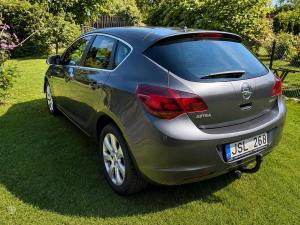 Black Opel Astra 2011 in Vilnius, with an engine capacity of 1.70 L and mileage of 270 thousand km for 2300 €, photo 3 on AUTOMOTO.COM.LV