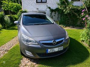 Black Opel Astra 2011 in Vilnius, with an engine capacity of 1.70 L and mileage of 270 thousand km for 2300 €, photo 4 on AUTOMOTO.COM.LV