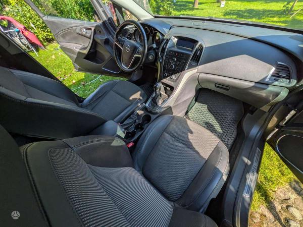 Black Opel Astra 2011 in Vilnius, with an engine capacity of 1.70 L and mileage of 270 thousand km for 2300 €, photo 7 on AUTOMOTO.COM.LV