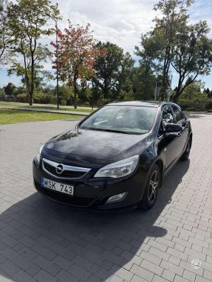 Black Opel Astra 2011 in Kaunas, with an engine capacity of 1.69 L and mileage of 335 thousand km for 1999 €, photo 3 on AUTOMOTO.COM.LV
