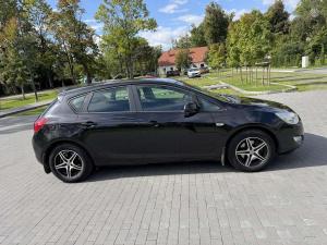 Black Opel Astra 2011 in Kaunas, with an engine capacity of 1.69 L and mileage of 335 thousand km for 1999 €, photo 6 on AUTOMOTO.COM.LV