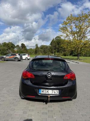Black Opel Astra 2011 in Kaunas, with an engine capacity of 1.69 L and mileage of 335 thousand km for 1999 €, photo 9 on AUTOMOTO.COM.LV
