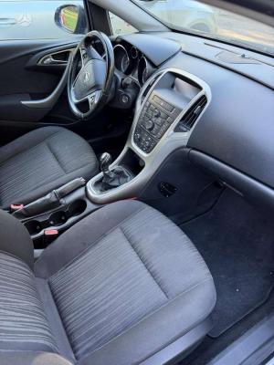 Black Opel Astra 2011 in Kaunas, with an engine capacity of 1.69 L and mileage of 335 thousand km for 1999 €, photo 13 on AUTOMOTO.COM.LV