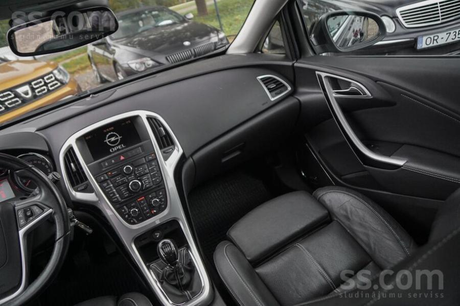 Black Opel Astra 2011 in Riga, with an engine capacity of 2.00 L and mileage of 241 thousand km for 4990 €, photo 11 on AUTOMOTO.COM.LV