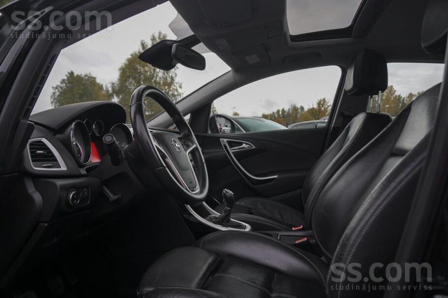 Black Opel Astra 2011 in Riga, with an engine capacity of 2.00 L and mileage of 241 thousand km for 4990 €, photo 12 on AUTOMOTO.COM.LV