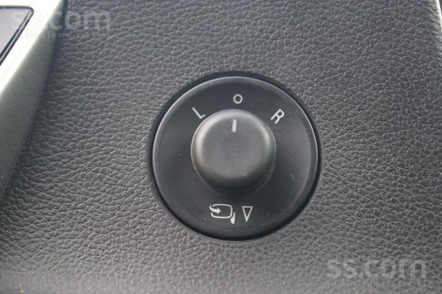 Black Opel Astra 2011 in Riga, with an engine capacity of 2.00 L and mileage of 241 thousand km for 4990 €, photo 18 on AUTOMOTO.COM.LV