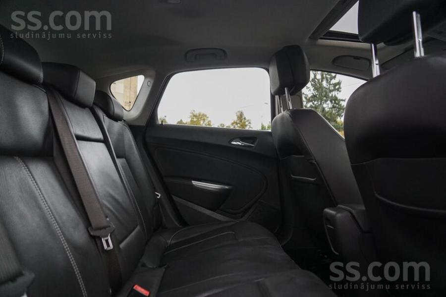Black Opel Astra 2011 in Riga, with an engine capacity of 2.00 L and mileage of 241 thousand km for 4990 €, photo 21 on AUTOMOTO.COM.LV