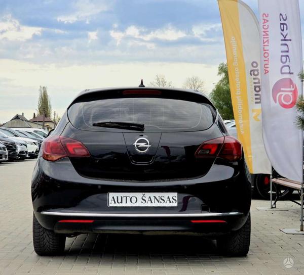 Black Opel Astra 2011 in Taurage, with an engine capacity of 1.69 L and mileage of 201 thousand km for 2750 €, photo 10 on AUTOMOTO.COM.LV