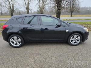 Melns Opel Astra 2012 Ogre, ar dzinēja tilpumu 2.00 L un nobraukumu 212 tūkst. km par 6499 €, foto 7 vietnē AUTOMOTO.COM.LV