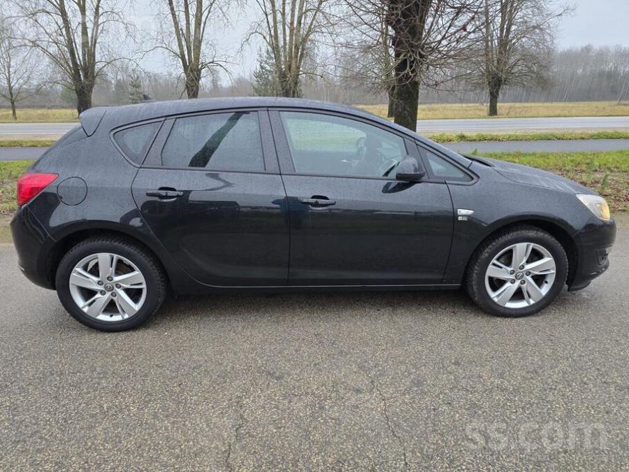 Melns Opel Astra 2012 Ogre, ar dzinēja tilpumu 2.00 L un nobraukumu 212 tūkst. km par 6499 €, foto 7 vietnē AUTOMOTO.COM.LV