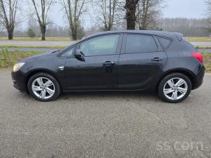 Melns Opel Astra 2012 Ogre, ar dzinēja tilpumu 2.00 L un nobraukumu 212 tūkst. km par 6499 €, foto 8 vietnē AUTOMOTO.COM.LV