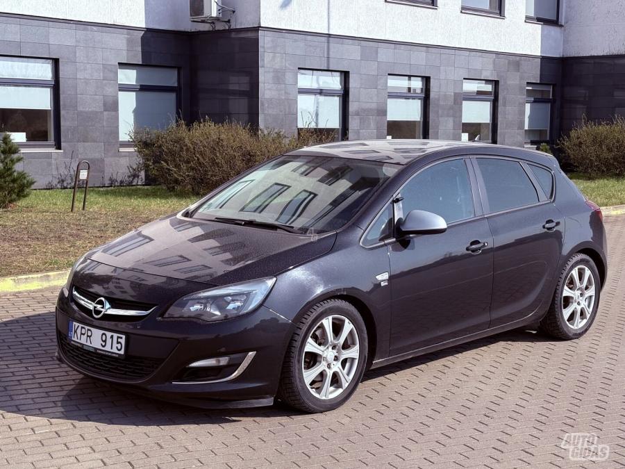 Black Opel Astra 2012 in Vilnius, with an engine capacity of 2.00 L and mileage of 250 thousand km for 3500 €, photo 1 on AUTOMOTO.COM.LV