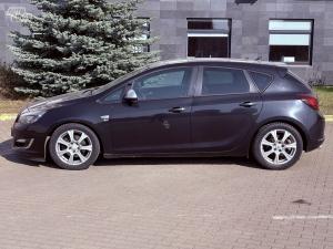 Black Opel Astra 2012 in Vilnius, with an engine capacity of 2.00 L and mileage of 250 thousand km for 3500 €, photo 3 on AUTOMOTO.COM.LV