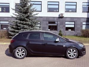 Black Opel Astra 2012 in Vilnius, with an engine capacity of 2.00 L and mileage of 250 thousand km for 3500 €, photo 4 on AUTOMOTO.COM.LV