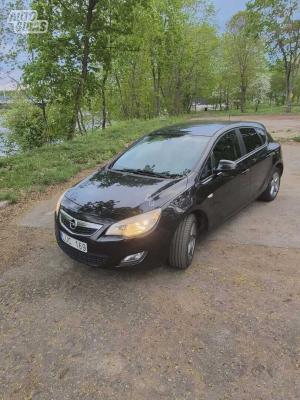Black Opel Astra 2012 in Kaunas, with an engine capacity of 1.30 L and mileage of 188 thousand km for 3100 €, photo 3 on AUTOMOTO.COM.LV