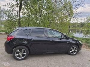 Black Opel Astra 2012 in Kaunas, with an engine capacity of 1.30 L and mileage of 188 thousand km for 3100 €, photo 5 on AUTOMOTO.COM.LV