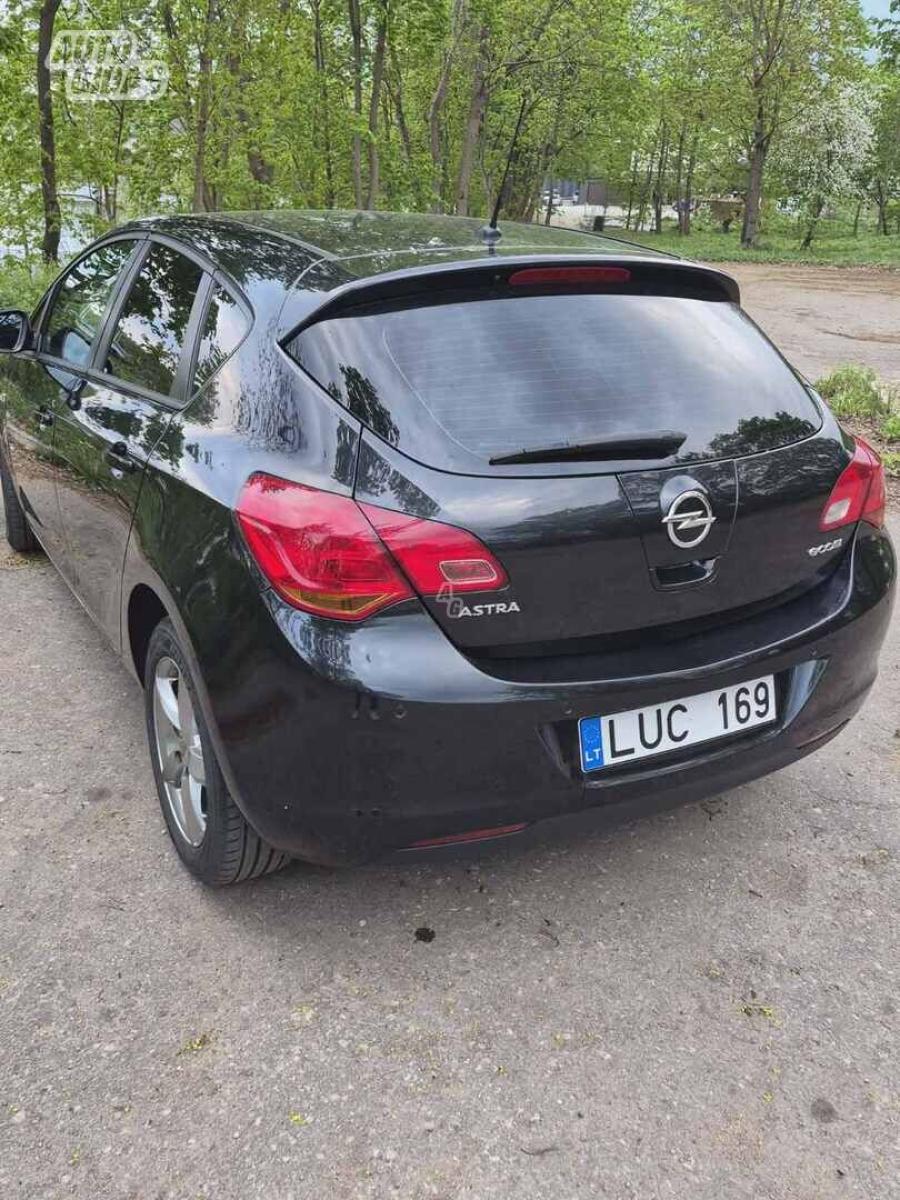 Black Opel Astra 2012 in Kaunas, with an engine capacity of 1.30 L and mileage of 188 thousand km for 3100 €, photo 6 on AUTOMOTO.COM.LV