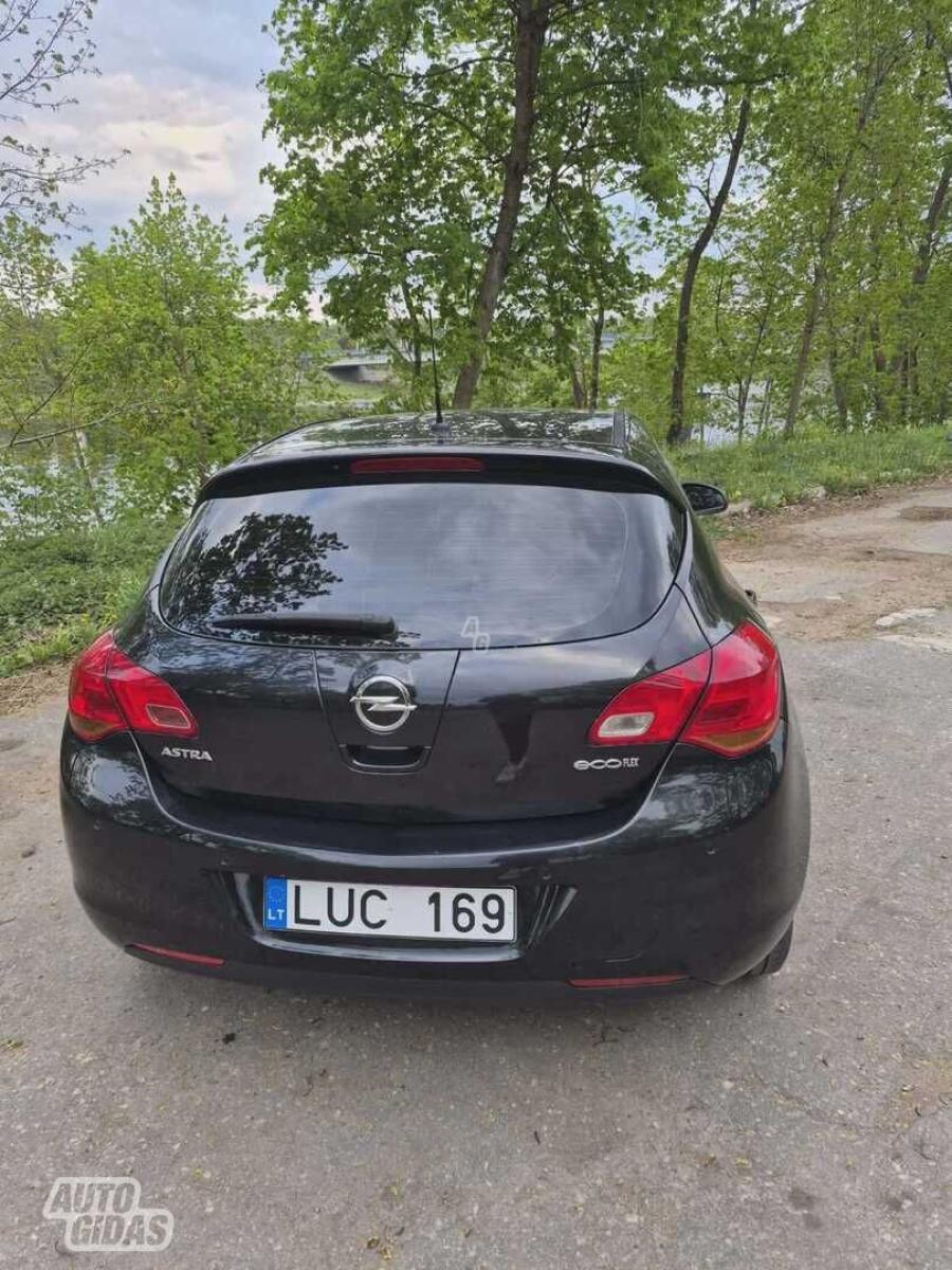 Black Opel Astra 2012 in Kaunas, with an engine capacity of 1.30 L and mileage of 188 thousand km for 3100 €, photo 7 on AUTOMOTO.COM.LV