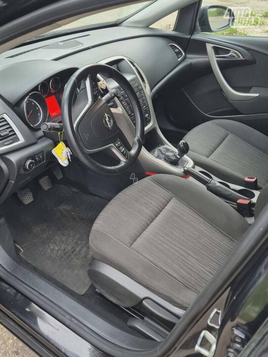 Black Opel Astra 2012 in Kaunas, with an engine capacity of 1.30 L and mileage of 188 thousand km for 3100 €, photo 9 on AUTOMOTO.COM.LV