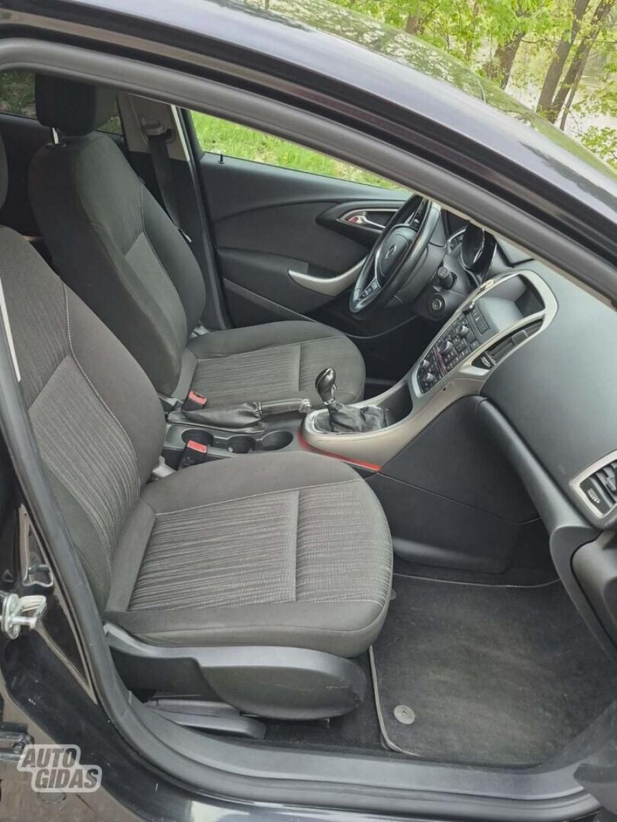 Black Opel Astra 2012 in Kaunas, with an engine capacity of 1.30 L and mileage of 188 thousand km for 3100 €, photo 10 on AUTOMOTO.COM.LV