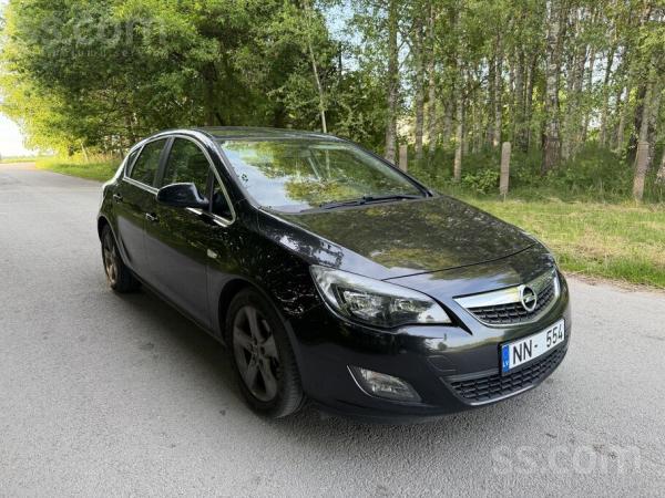 Melns Opel Astra 2012 Saldus, ar dzinēja tilpumu 1.70 L un nobraukumu 236 tūkst. km par 3200 €, foto 2 vietnē AUTOMOTO.COM.LV