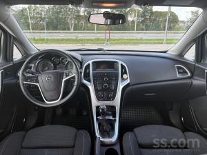Black Opel Astra 2012 in Saldus, with an engine capacity of 1.70 L and mileage of 236 thousand km for 3200 €, photo 6 on AUTOMOTO.COM.LV