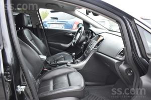 Black Opel Astra 2012 in Kuldiga, with an engine capacity of 1.70 L and mileage of 0 thousand km for 3850 €, photo 6 on AUTOMOTO.COM.LV