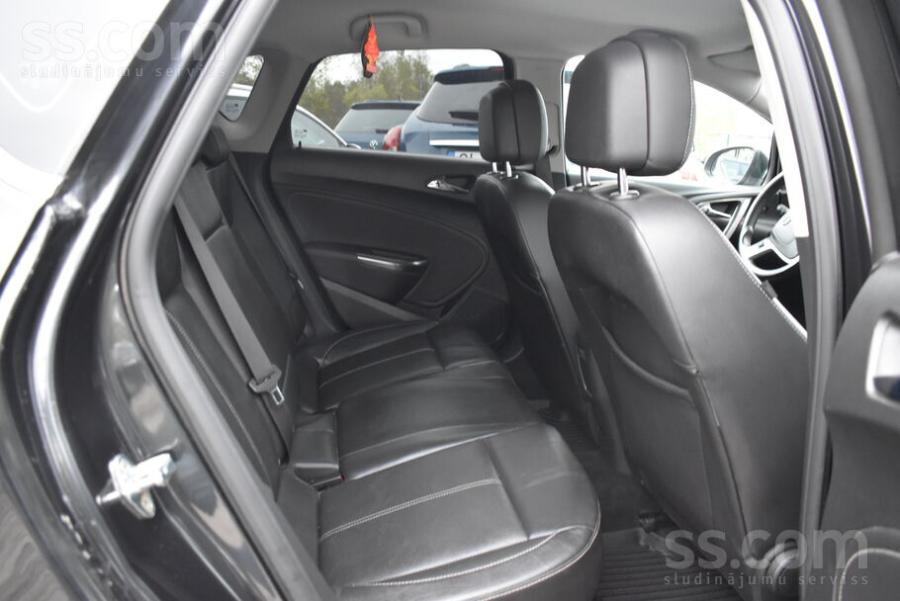 Black Opel Astra 2012 in Kuldiga, with an engine capacity of 1.70 L and mileage of 0 thousand km for 3850 €, photo 7 on AUTOMOTO.COM.LV