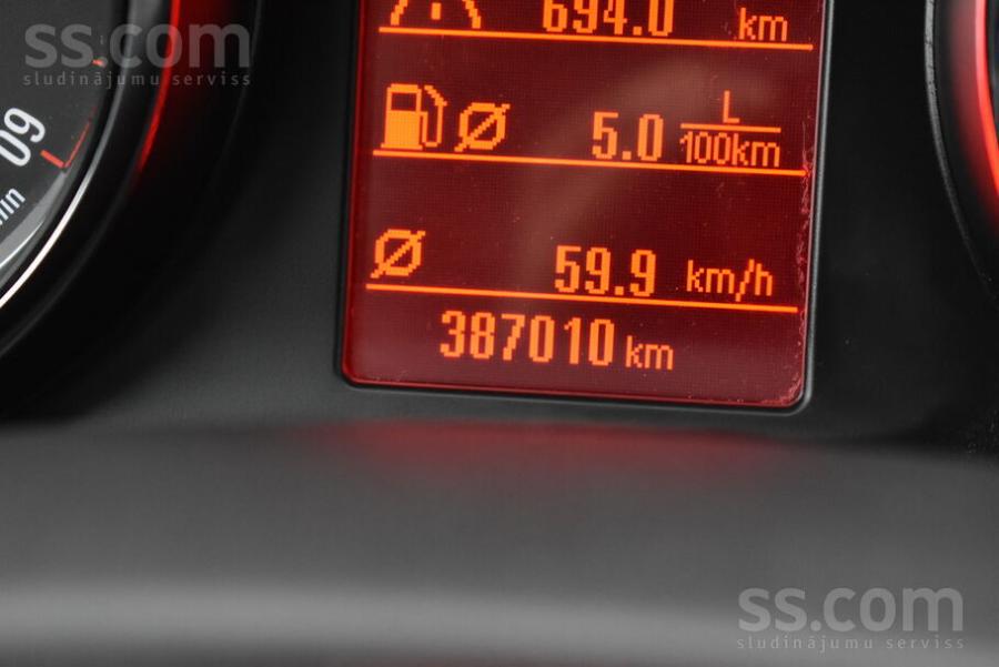 Black Opel Astra 2012 in Kuldiga, with an engine capacity of 1.70 L and mileage of 0 thousand km for 3850 €, photo 15 on AUTOMOTO.COM.LV