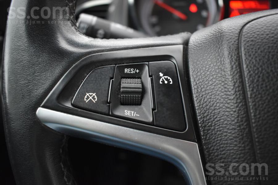 Black Opel Astra 2012 in Kuldiga, with an engine capacity of 1.70 L and mileage of 0 thousand km for 3850 €, photo 17 on AUTOMOTO.COM.LV